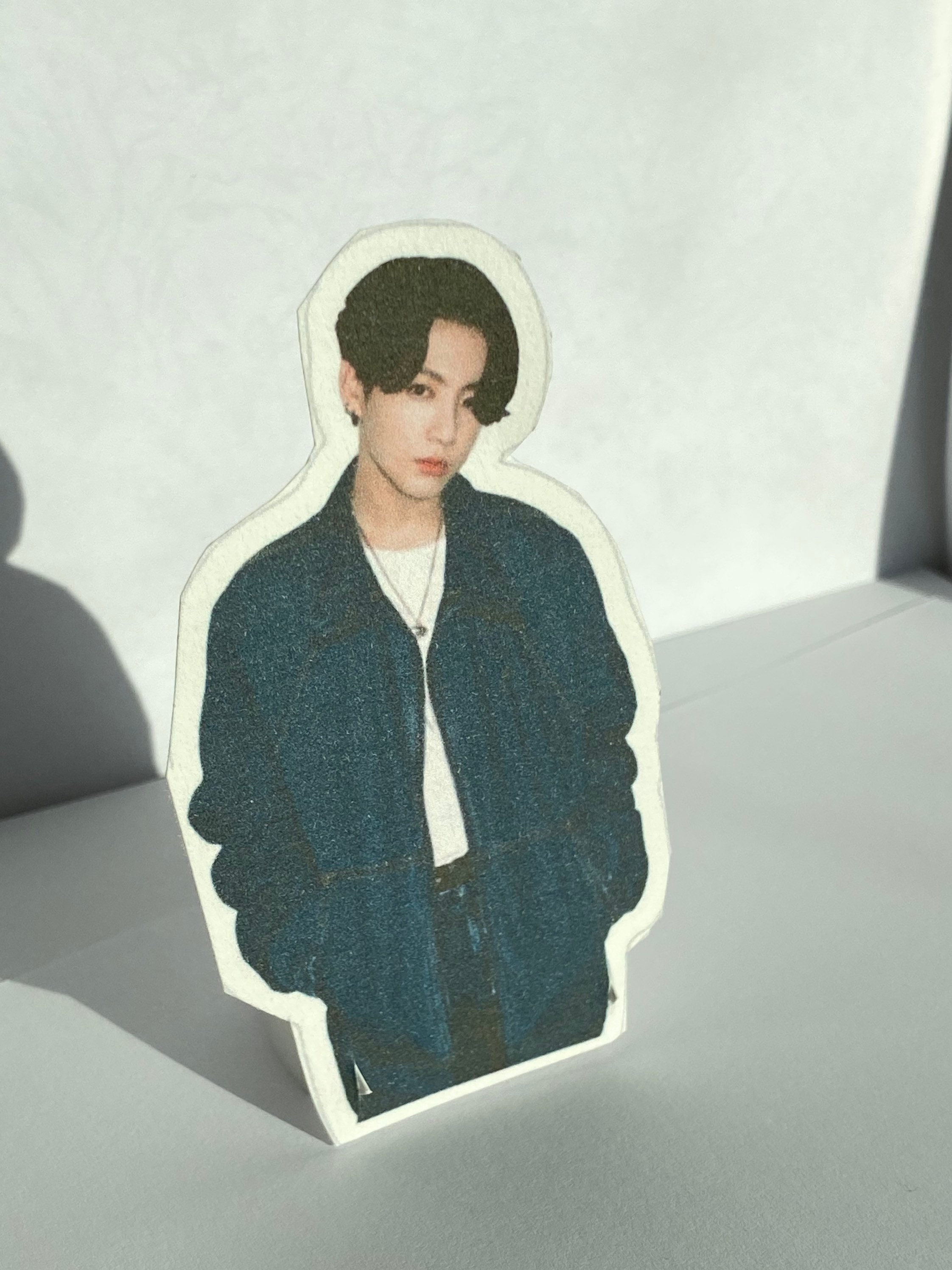 Mini figura de cartón BTS | Etsy