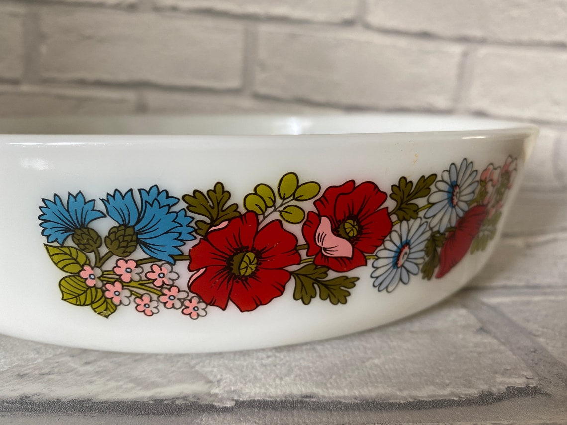Large Retro Floral Pyrex Dish - Etsy