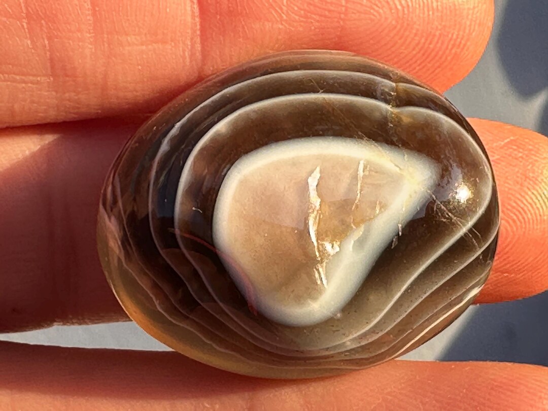 Banded Agate With Tumbler Polish,with a Natural Shape,white and Brown ...