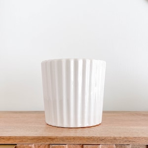 Amelia Ceramic Indoor Planter, Glossy White Color Indoor Planter Pot ...