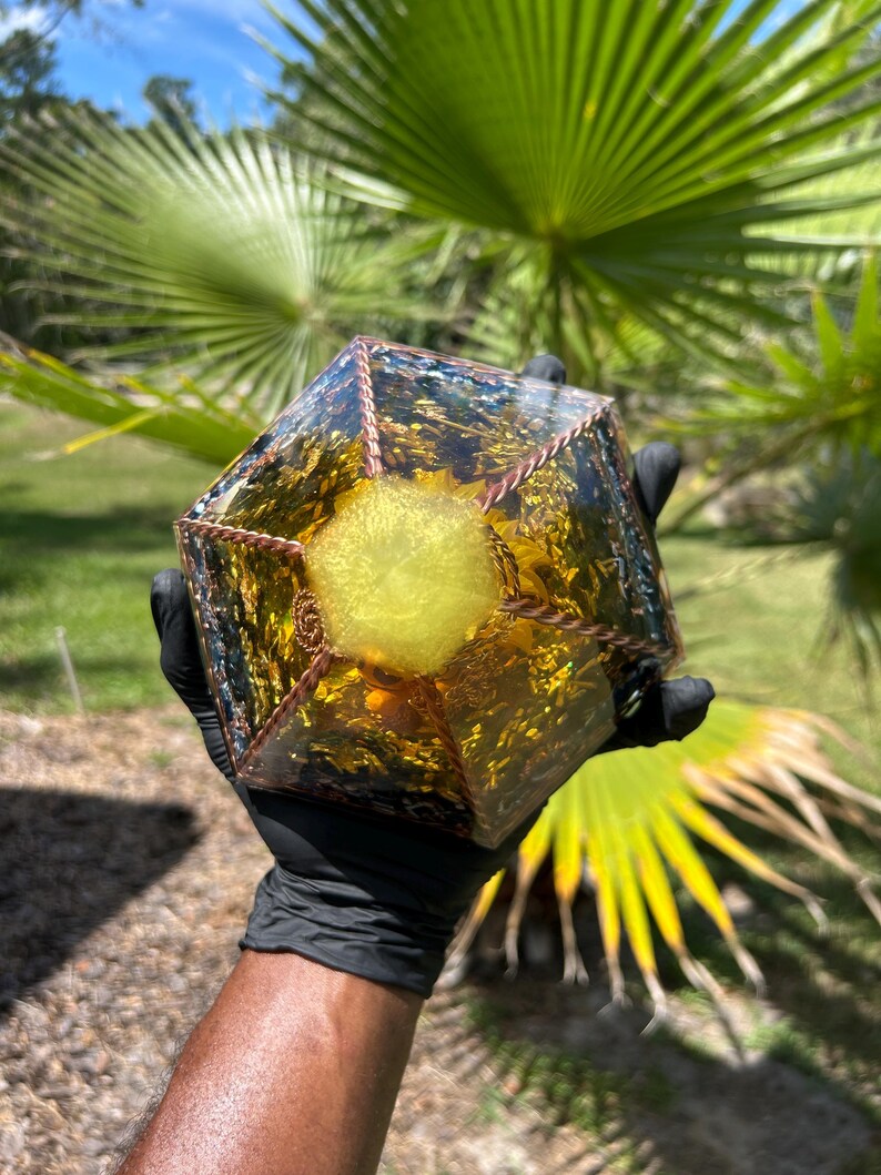 UV Reactive Super Saiyan 3 Goku 6 Sided Orgone Pyramid | Dragon Ball Z ...