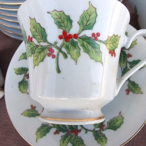 Crescent Fine China, Vintage 22 Piece Holiday Pattern, Jie Pai Made in ...