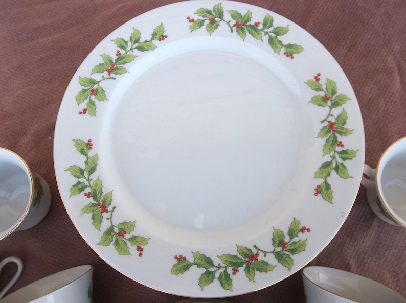 Crescent Fine China, Vintage 22 Piece Holiday Pattern, Jie Pai Made in ...