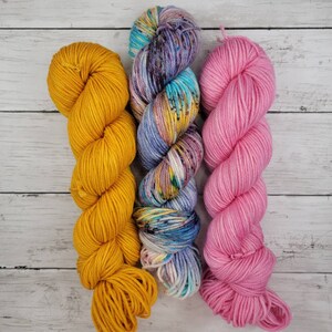 Wren Field of Flowers, Hand Dyed Yarn, Worsted Weight, Superwash Merino ...
