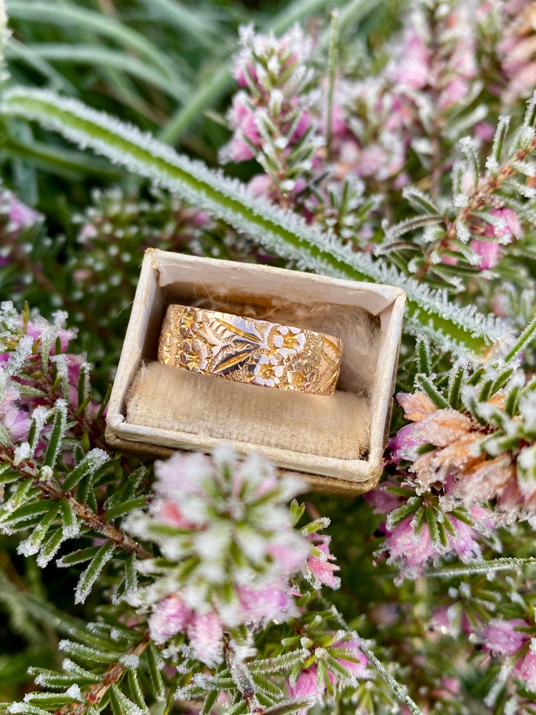 Victorian (1900) Wide 9ct Gold Floral Engraved Ring - Etsy