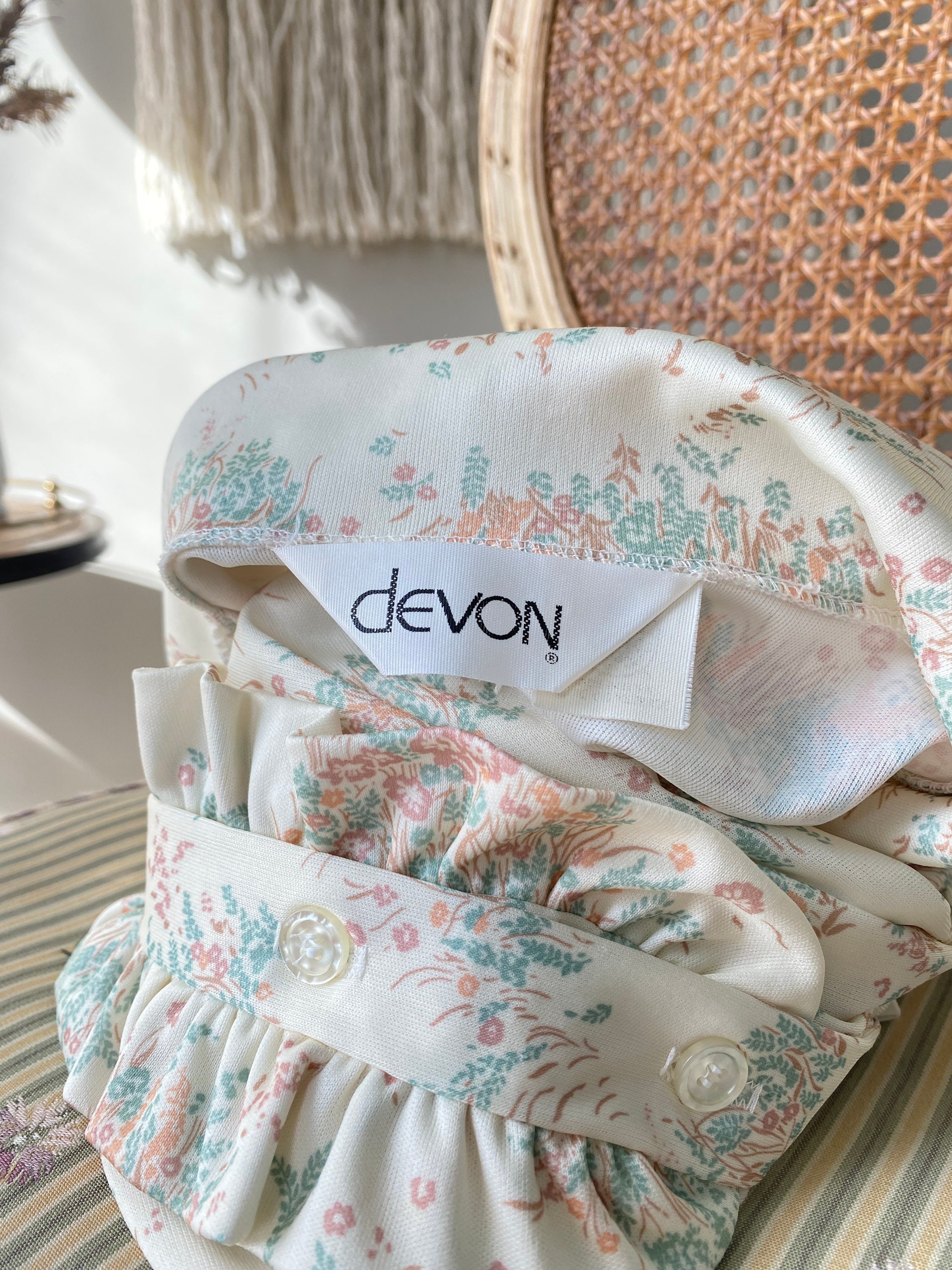 Vintage 70s Devon Retro Groovy Pastel Beige Dagger Collar Ruffle Jabot ...