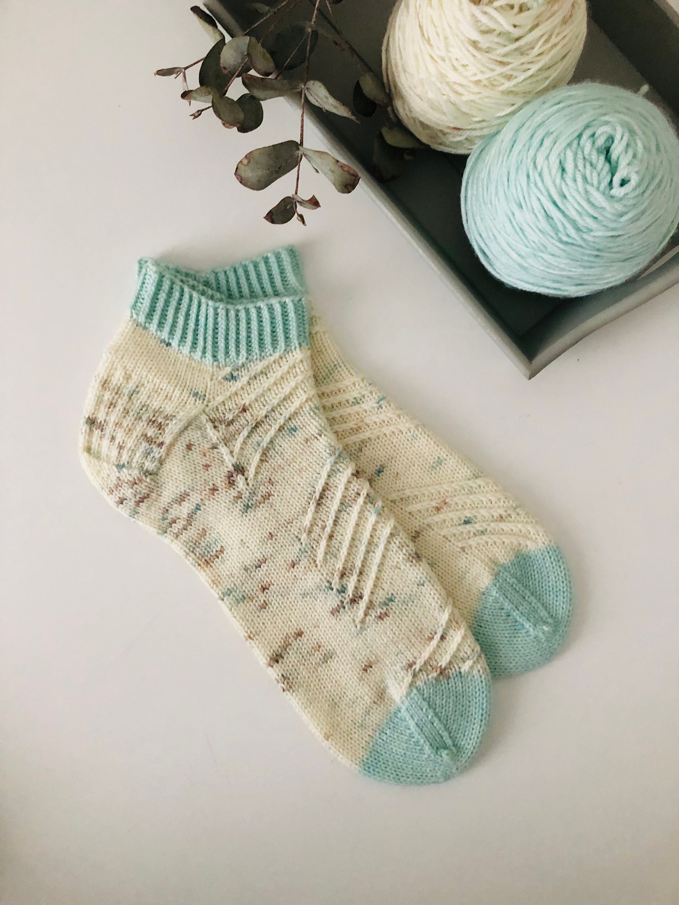 Short Story Knitting Pattern Ankle Socks Pattern - Etsy