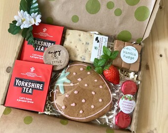 Yorkshire Tea Gift Hamper | Tea Gift | Afternoon Tea | Biscuits | Treat ...