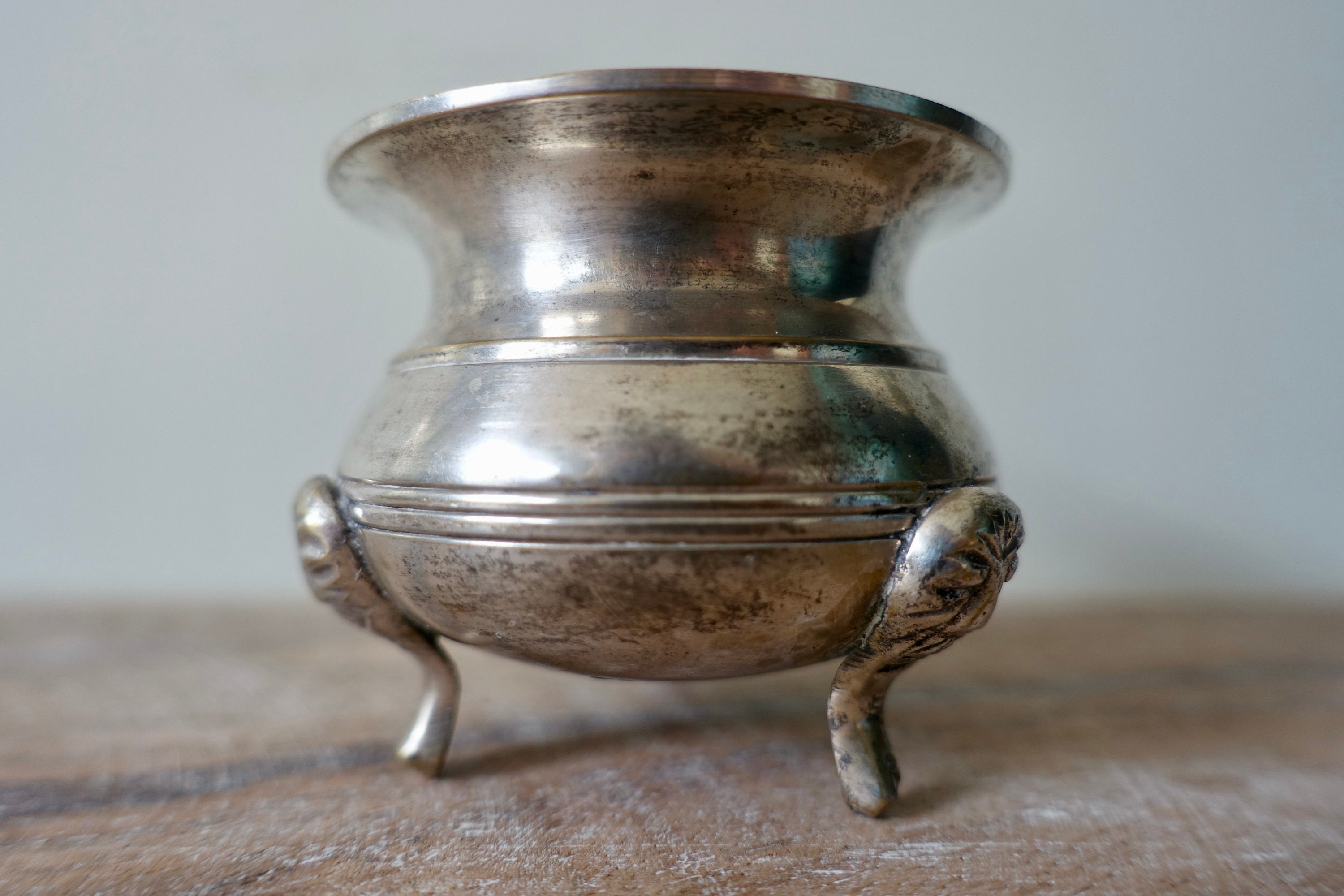 VINTAGE ALTAR CAULDRON / Indian Vintage Silver Plated 3 Legged - Etsy