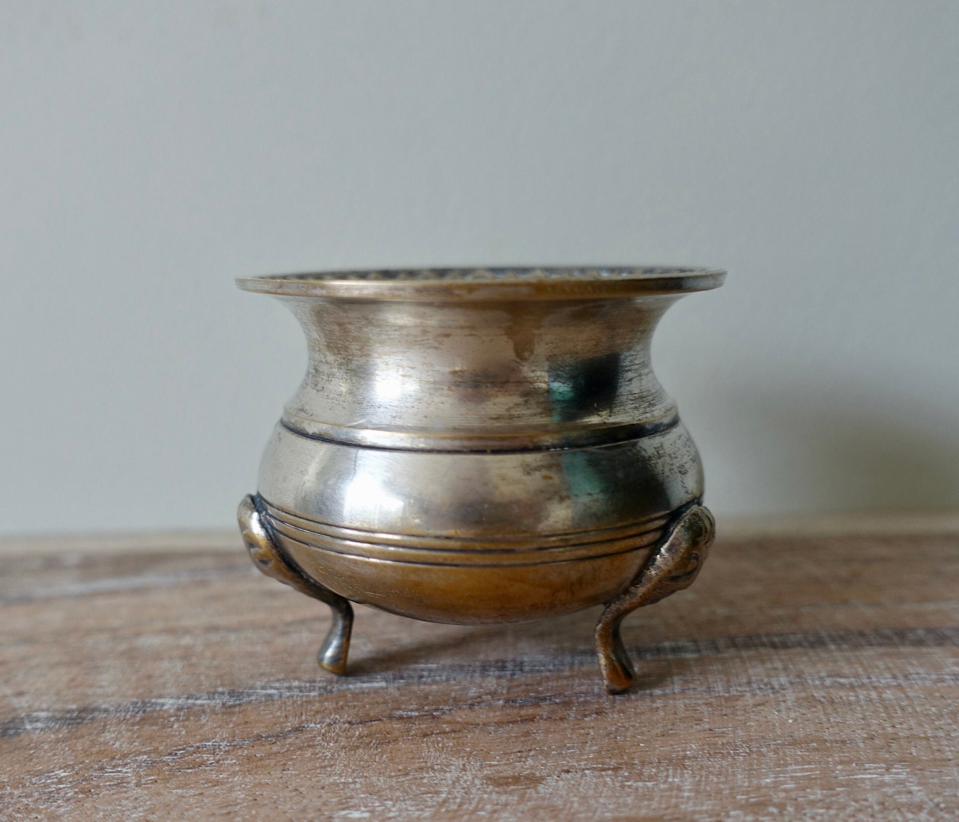 VINTAGE ALTAR CAULDRON / Indian Vintage Silver Plated 3 Legged - Etsy