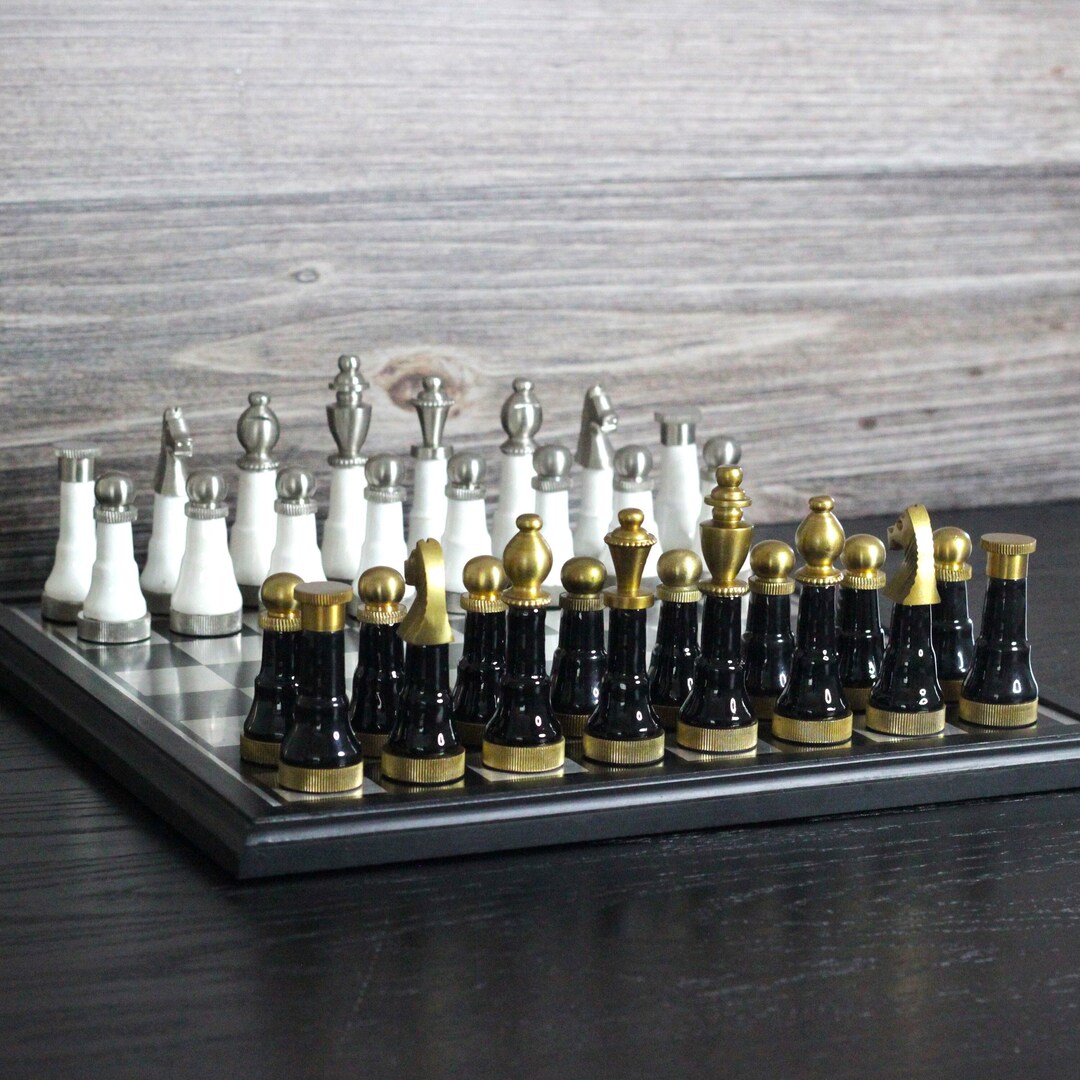 Luxurious Metallic Chess Set Gold & Silver Base, Black and White Center ...