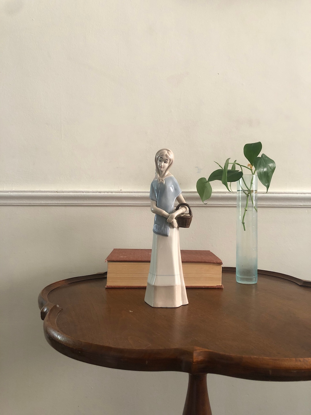 Vintage Porzellan Mädchen Halten Korb Figur - Llardo Figur, russische ...