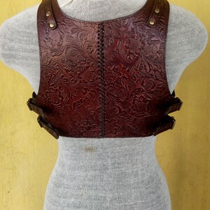Shieldmaiden Warrior Armor Embossed Floral Design Brown Leather Female Viking Chest-plate LARP ...