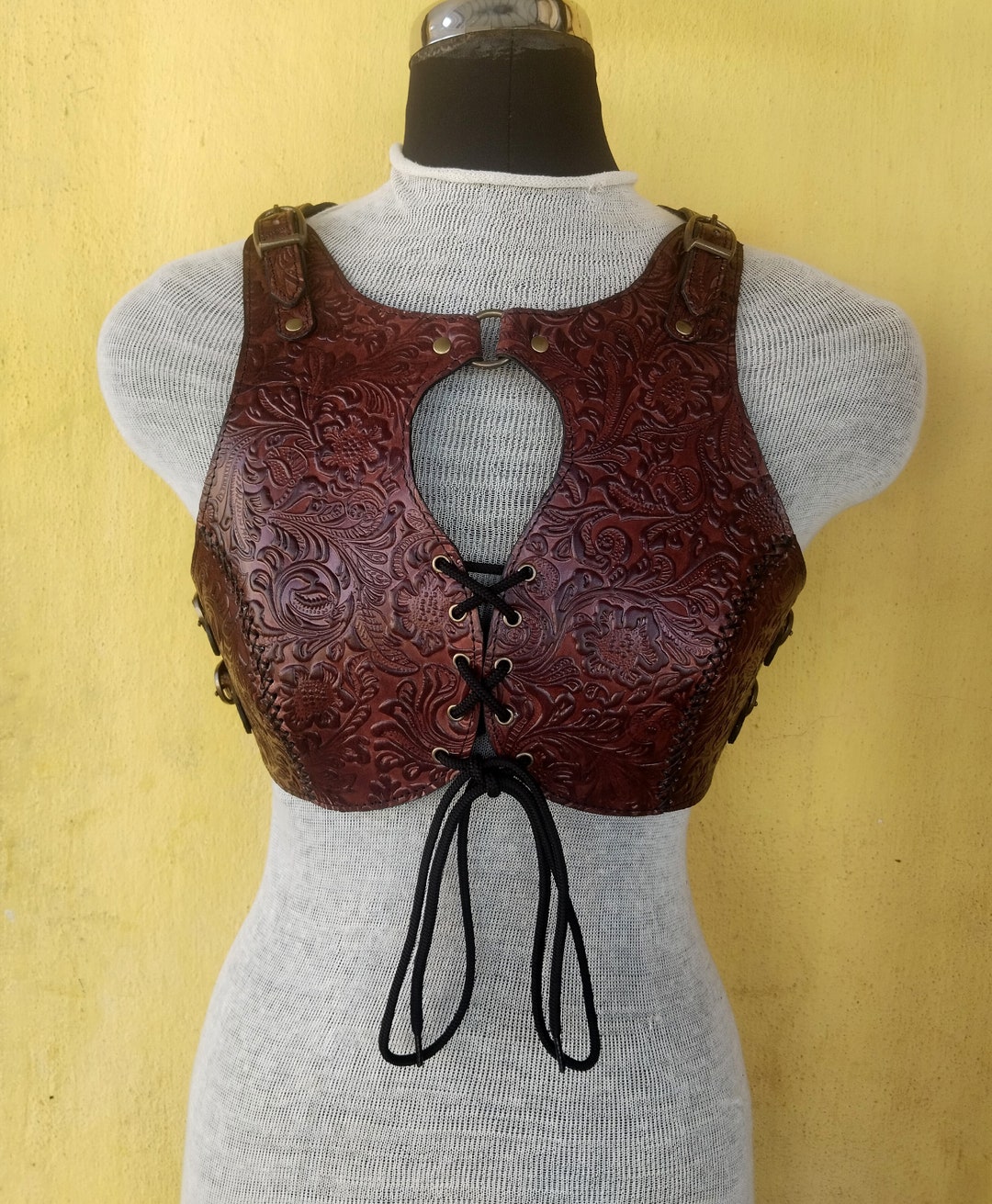Shieldmaiden Warrior Armor Embossed Floral Design Brown Leather Female Viking Chest-plate LARP ...