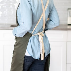Stylist Apron With Overlapping Back Straps | PDF Sewing Pattern ...