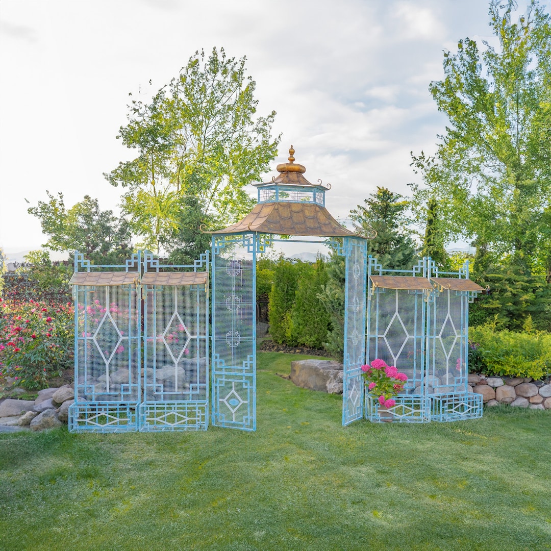 16ft. Long Pagoda Style Iron Garden Gate With Four Rectangular Planters ...