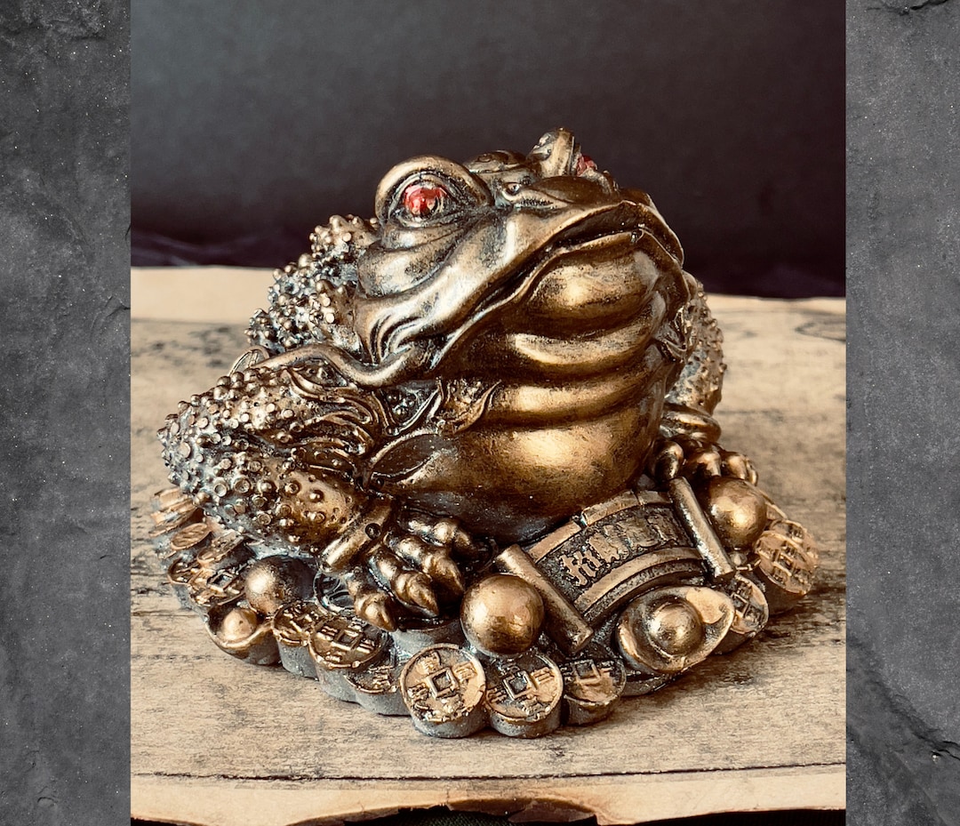 Lucky Money Frog Feng Shui Statue for Fortune and Wealth Home ...