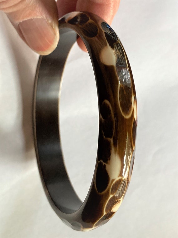 40s brown carved bakelite - Gem