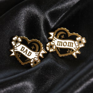 MOM & DAD Black Heart Retro Tattoo-style Enamel Pin | Pins for Parents ...