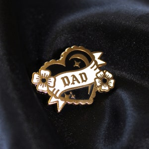 MOM & DAD Black Heart Retro Tattoo-style Enamel Pin | Pins for Parents ...