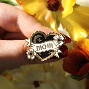 MOM & DAD Black Heart Retro Tattoo-style Enamel Pin | Pins for Parents ...