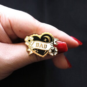 MOM & DAD Black Heart Retro Tattoo-style Enamel Pin | Pins for Parents ...