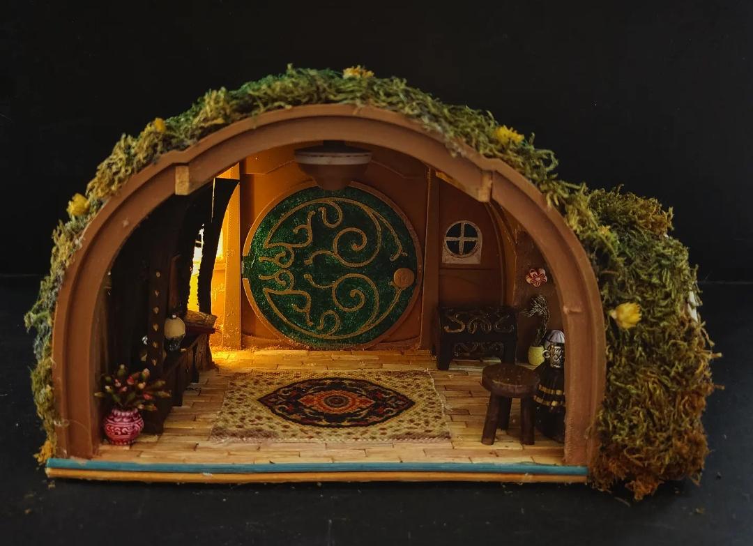 The Lord of the Rings Hobbit Bag End Book Nook Miniature Diorama ...