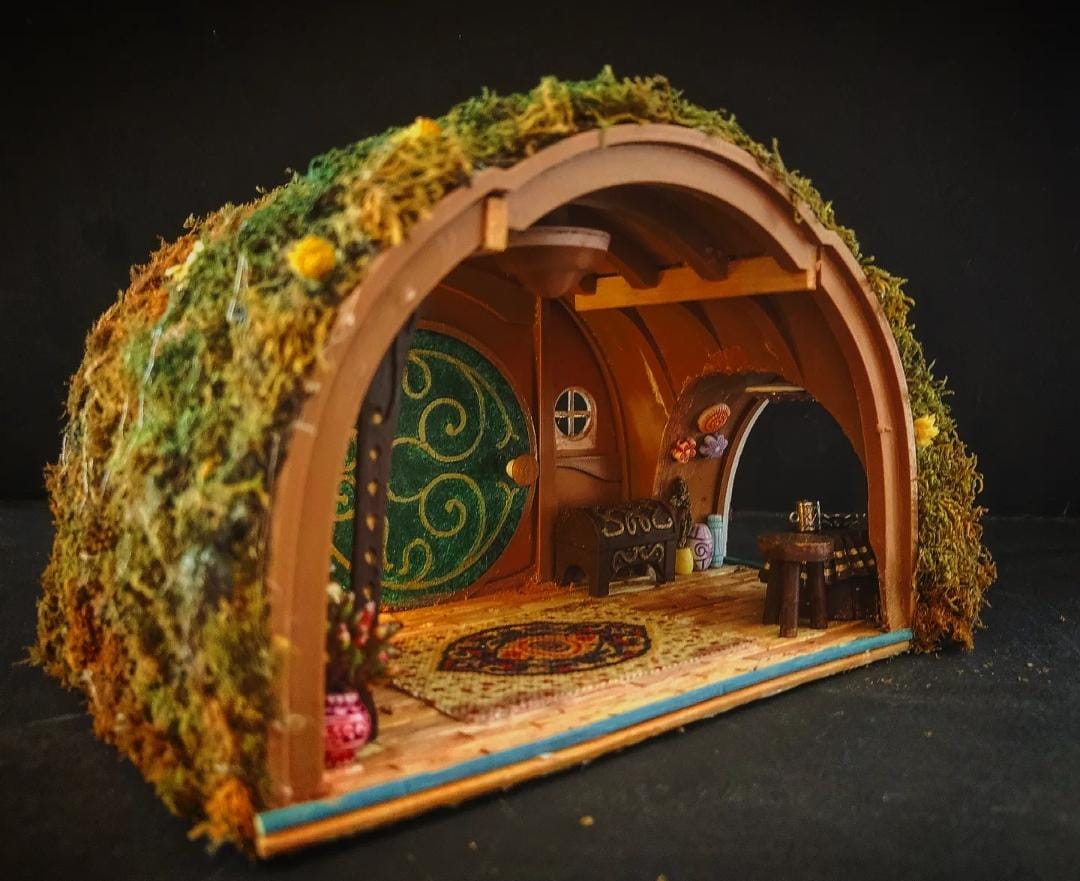 The Lord of the Rings Hobbit Bag End Book Nook Miniature Diorama ...