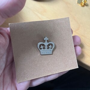 Crown Badges Gold Plated Crown Pin Badge and Silver Plated Crown Pin ...
