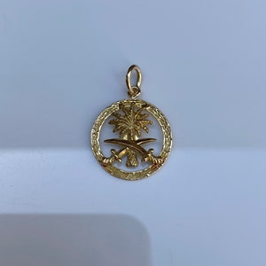 Vintage Solid 18k Yellow Gold Saudi Arabian National Emblem Charm ...