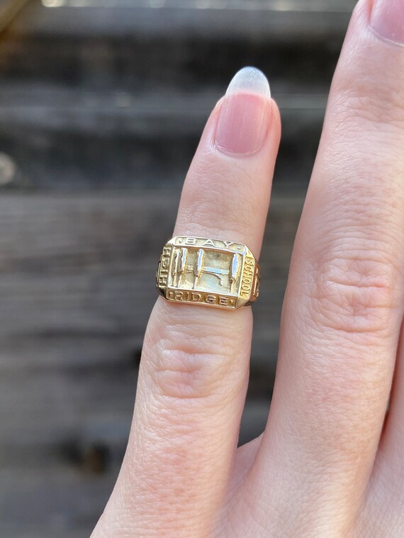 Vintage 1931 Solid 10k Gold Class Ring - Gem