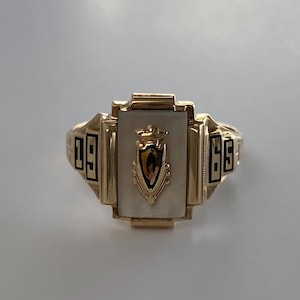 Vintage Solid 10k Yellow Gold Mother of Pearl 1965 Class Ring - Size 7. ...