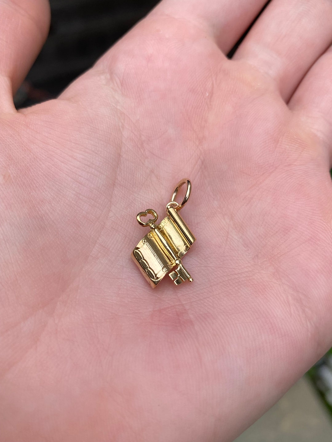 Vintage Solid 18k Yellow Gold Yale Key and Scroll Secret Society Charm ...