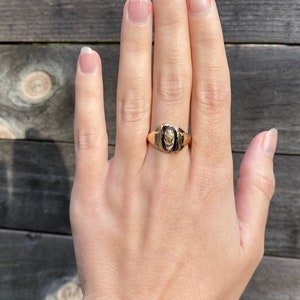 Vintage Solid 10k Yellow Gold Mother of Pearl Class Ring - Size 7.5 ...