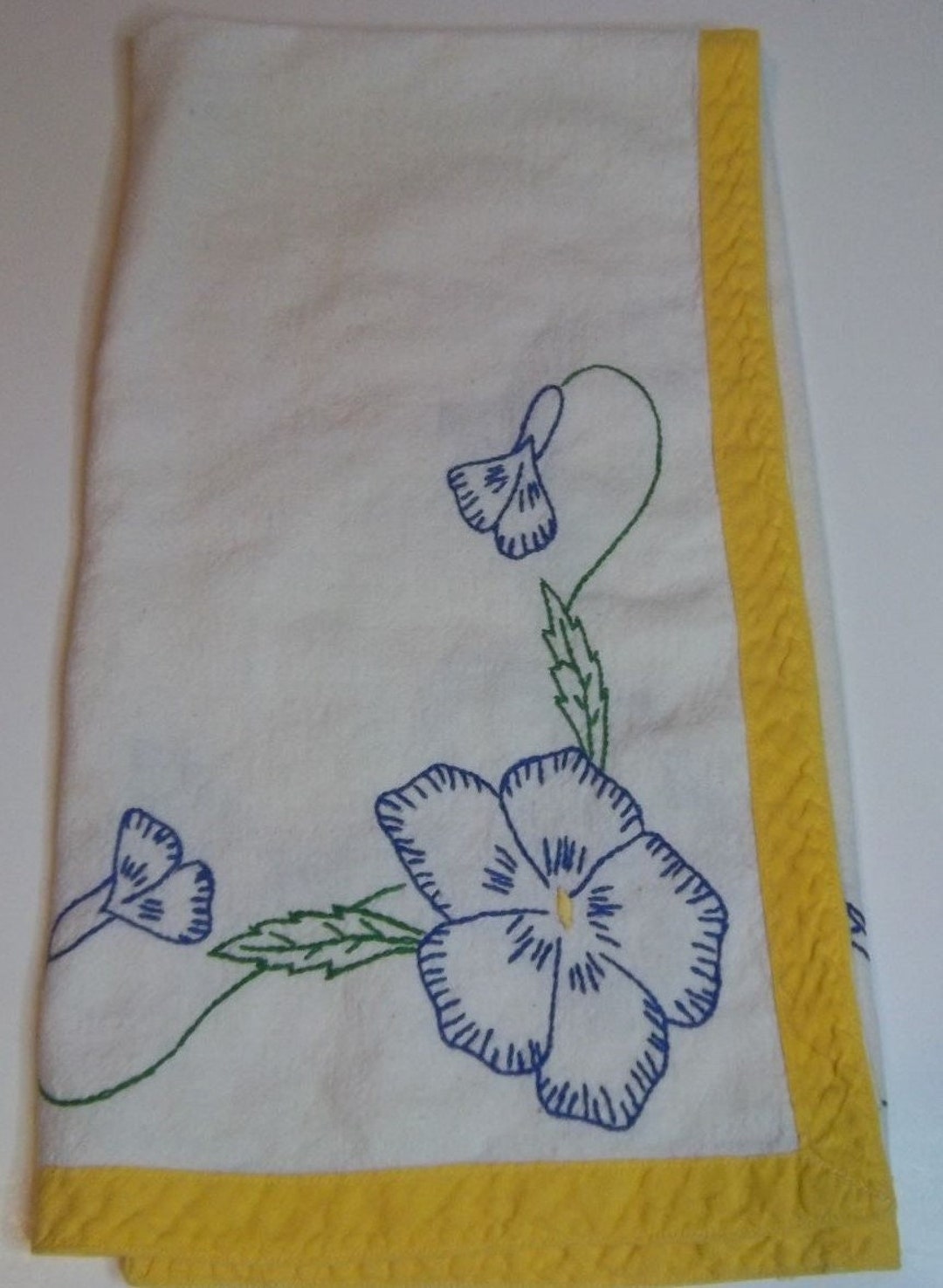 Vintage Embroidered Small Table Cloth Approx 31 X 27 Inches - Etsy