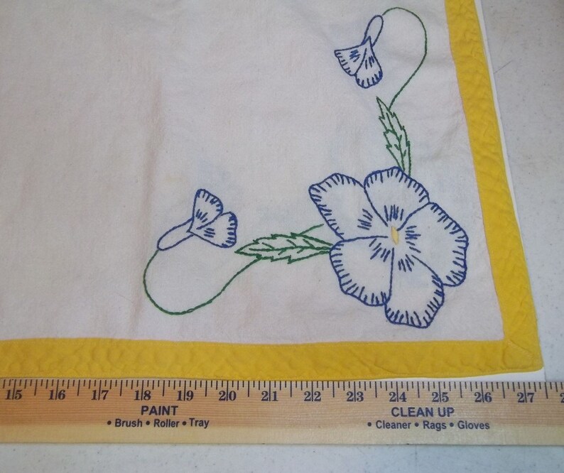 Vintage Embroidered Small Table Cloth Approx 31 X 27 Inches - Etsy