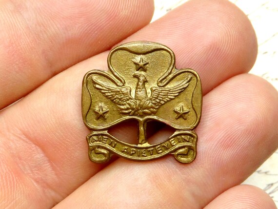 Clover and Phoenix. Scouts of Greece. ΑΙΕΝ ΑΡΙΣΤΕΥΕΙΝ… - Gem