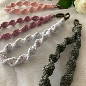 Macrame Spiral Keychain| Macrame Wristlet| Key Holder| Hand Knotted ...