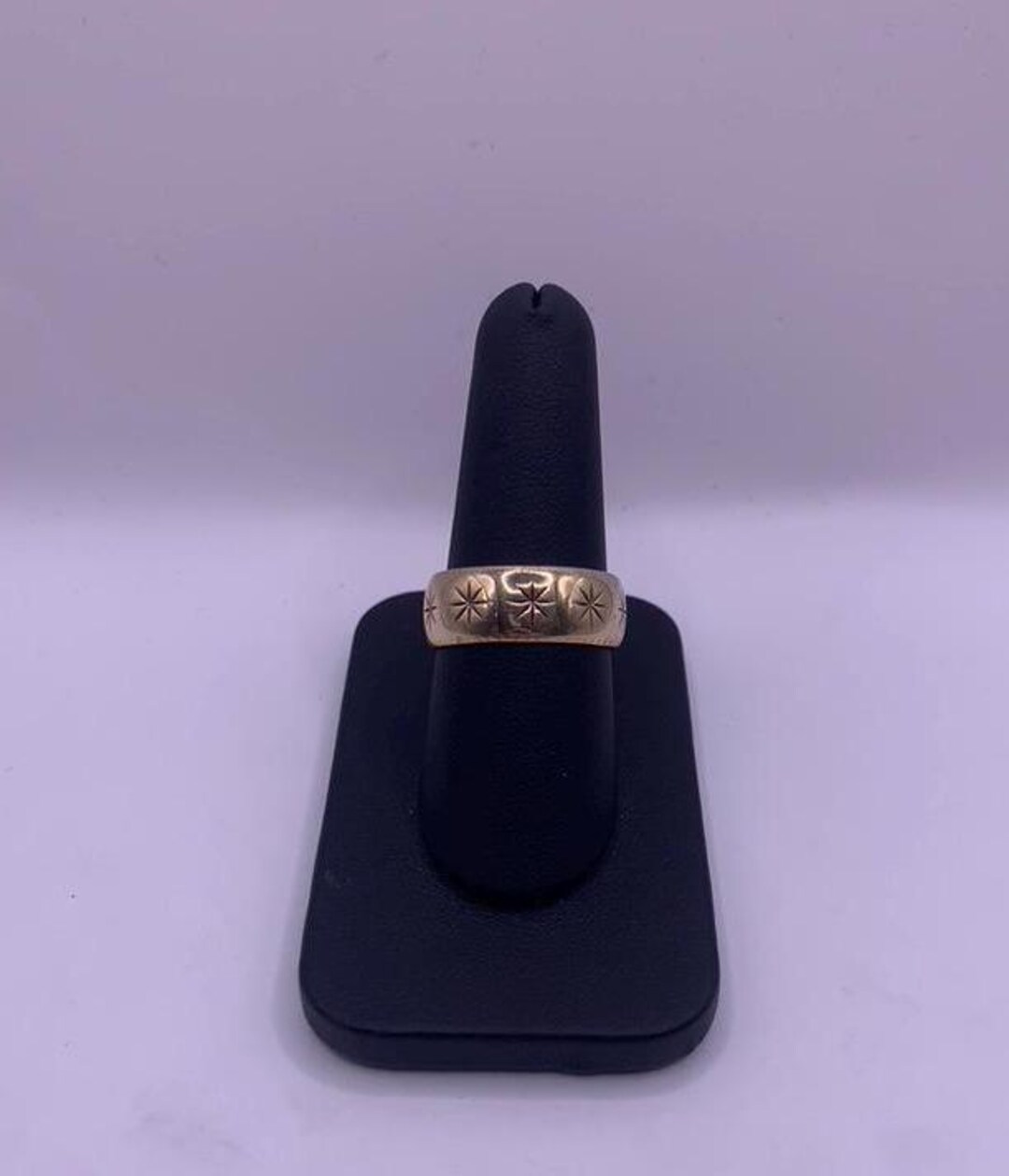 14k Gold Star Engraved Band - Etsy