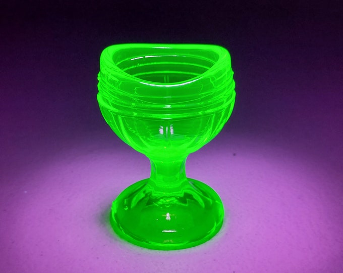 Green Vaseline Glass Uranium Glow Raised Rib Pedestal Eye Wash Cup ...