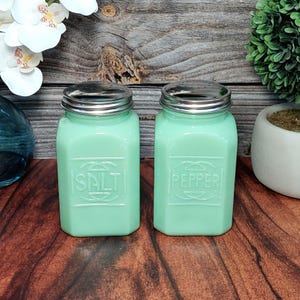 Jadeite Green Glass Salt & Pepper Shaker Set, LRG - Depression Style ...