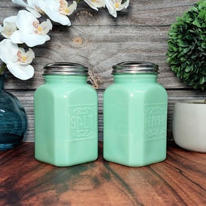 Jadeite Green Glass Salt & Pepper Shaker Set, LRG - Depression Style ...