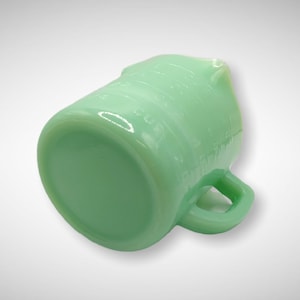Jadeite Green Glass Measuring Cup W/ Markers - Depression Style ...