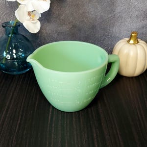 Jadeite Glass 2 Cup Measuring Cup & Mixing Bowl W/ Markers - Depression ...