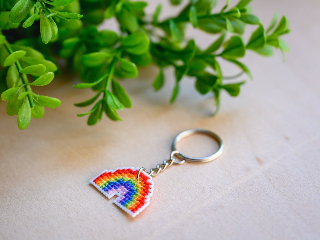 Llavero rainbow cross stitch / llavero arco iris - Etsy España