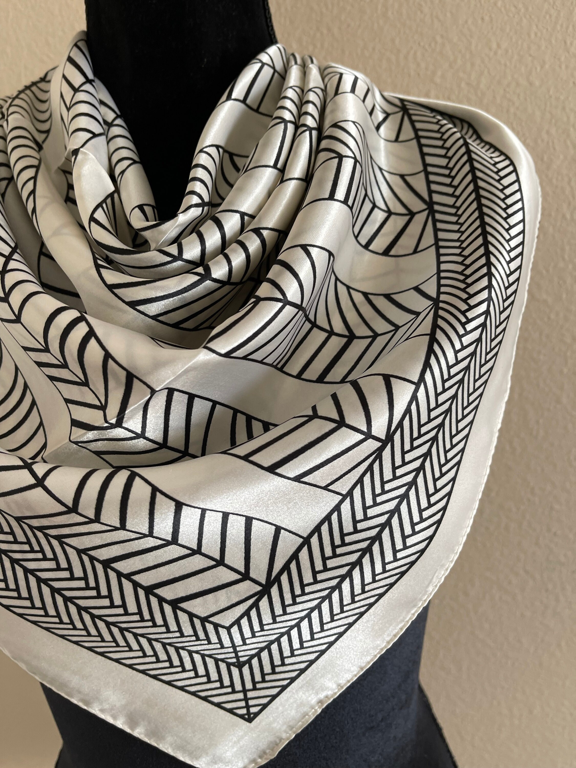 Geometric Scarf Wite Silk Scarf Head Cover Women Neck Scarf Handbag ...