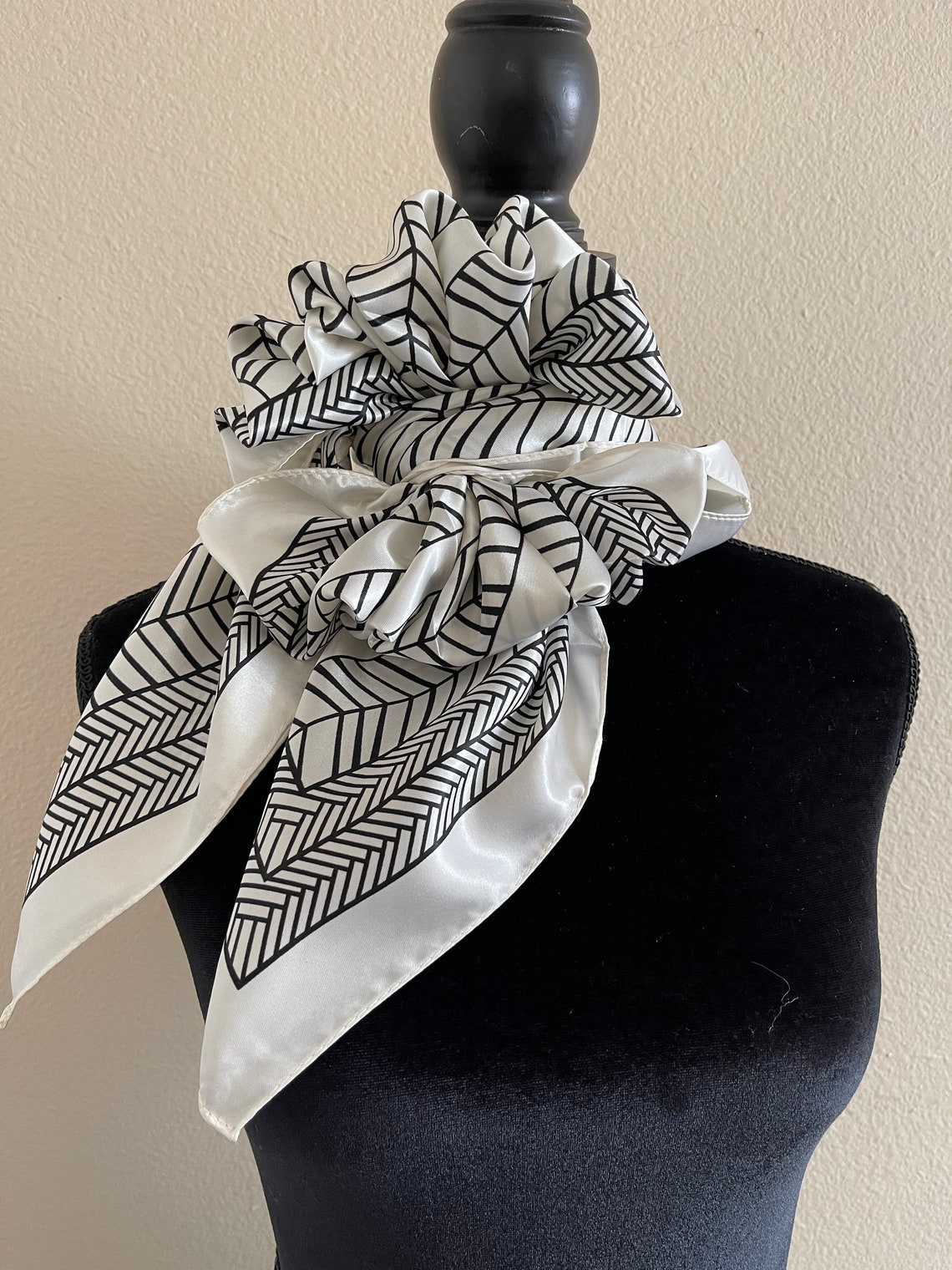 Geometric Scarf Wite Silk Scarf Head Cover Women Neck Scarf Handbag ...