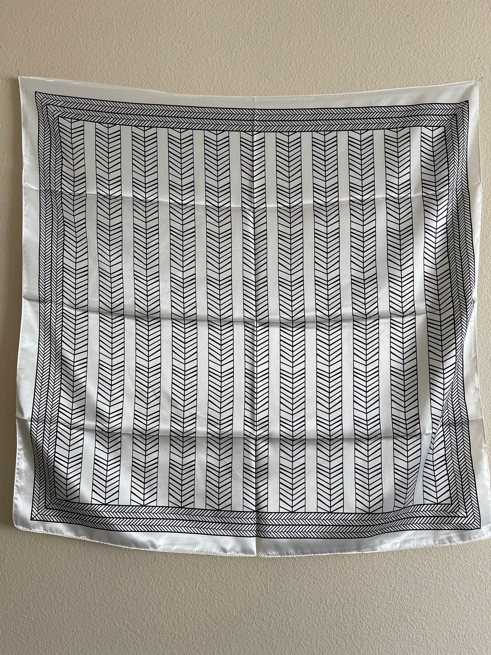 Geometric Scarf Wite Silk Scarf Head Cover Women Neck Scarf Handbag ...