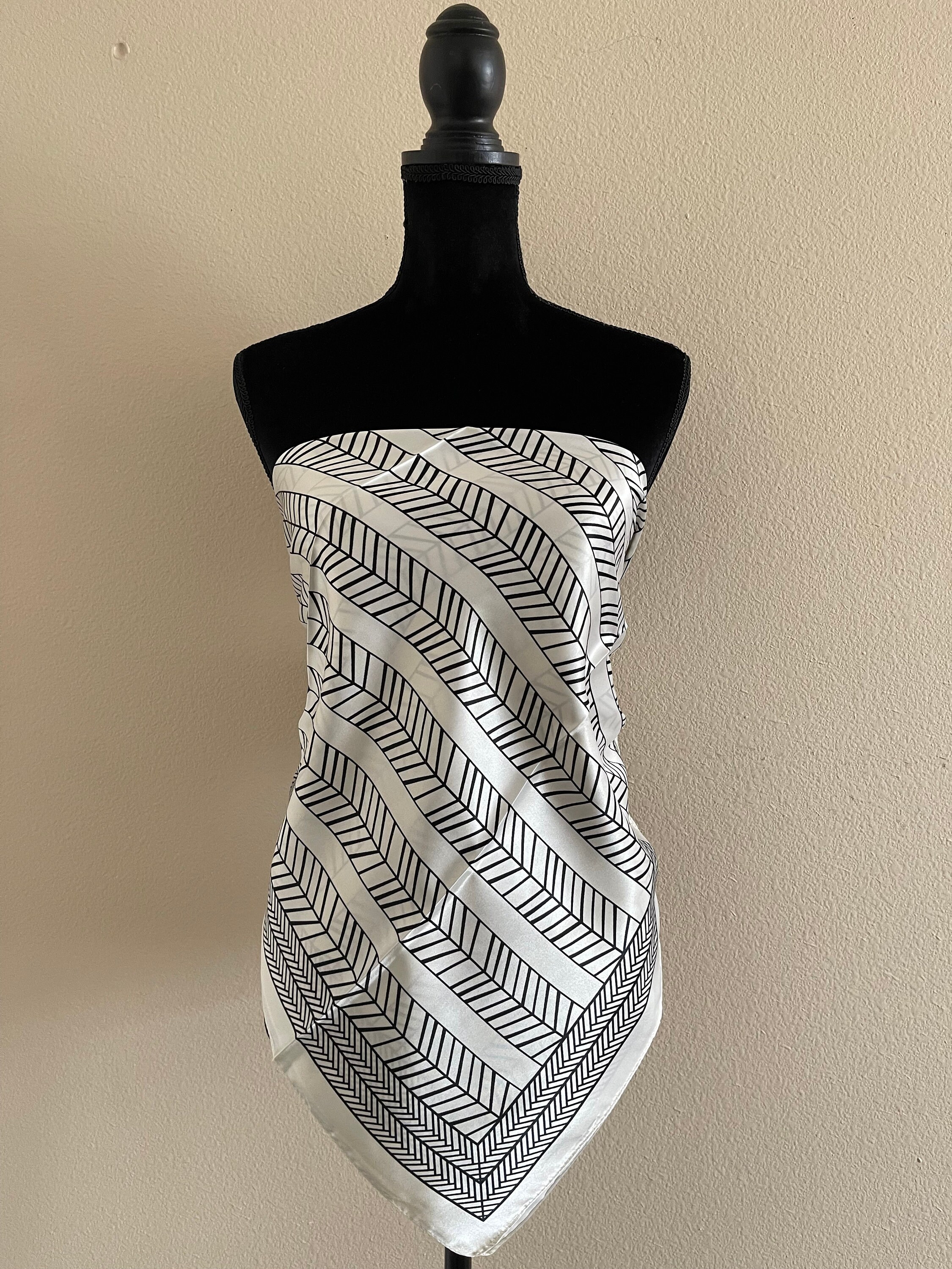 Geometric Scarf Wite Silk Scarf Head Cover Women Neck Scarf Handbag ...