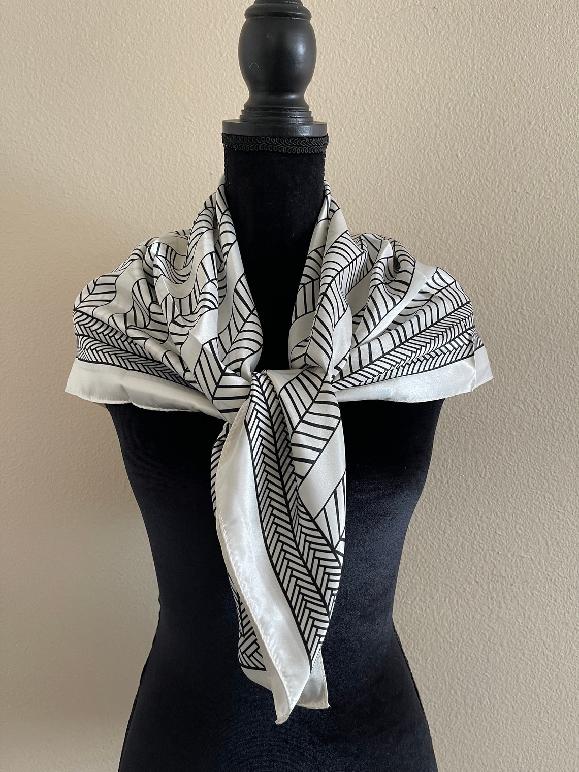 Geometric Scarf Wite Silk Scarf Head Cover Women Neck Scarf Handbag ...